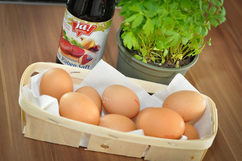 Eier färben mit natürlichen Zutaten - aufgetischt.net